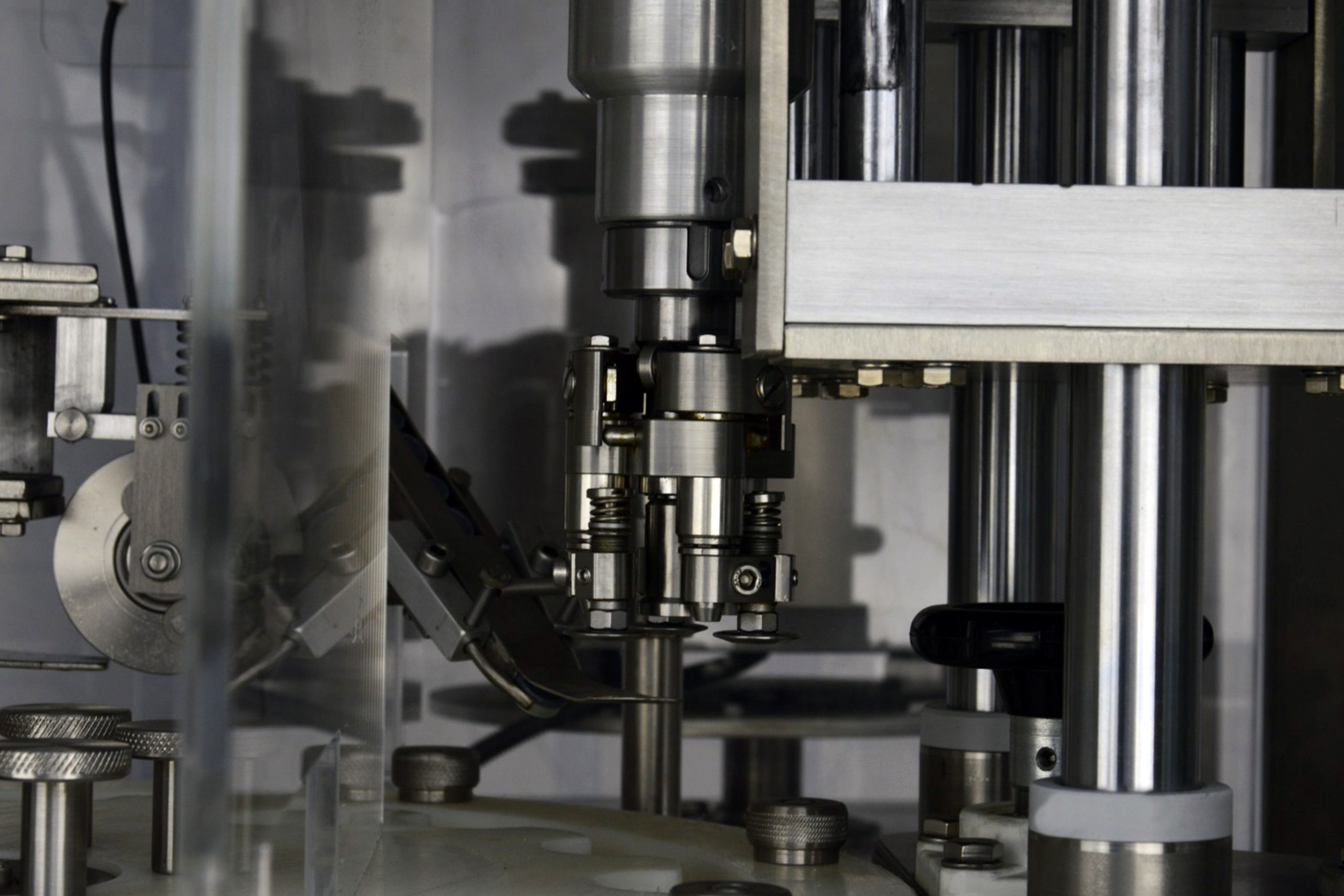 Pro-Aseptic liquid filling Machine -cGMP. - Scinox
